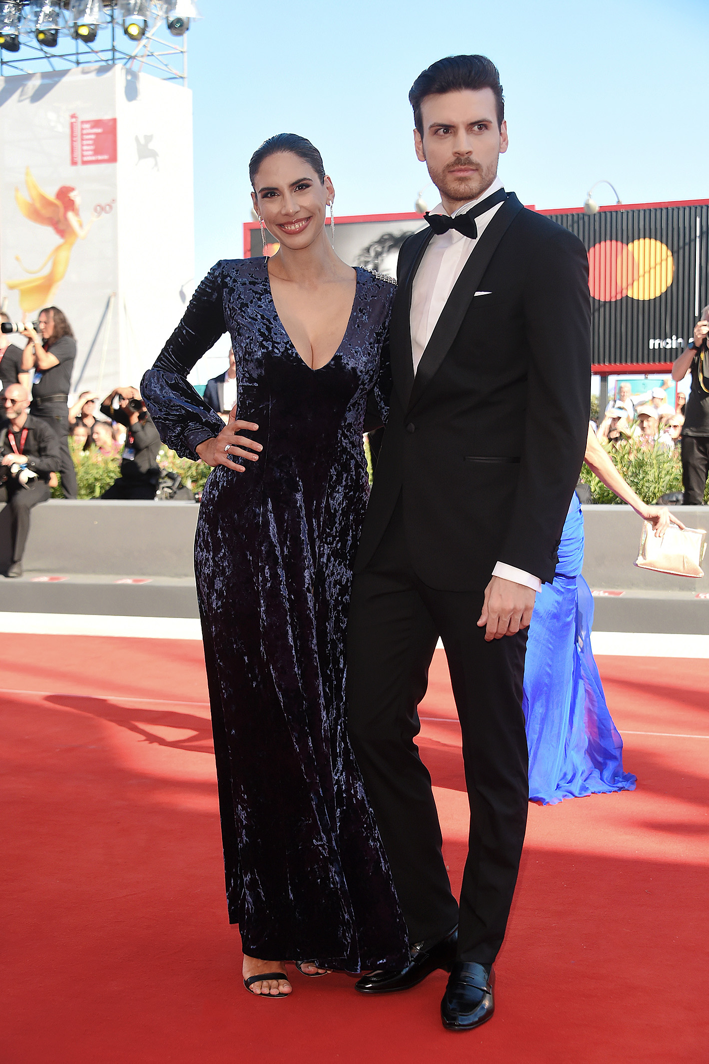 Venezia: Valentina Bissoli sul red carpet indossando una creazione ...