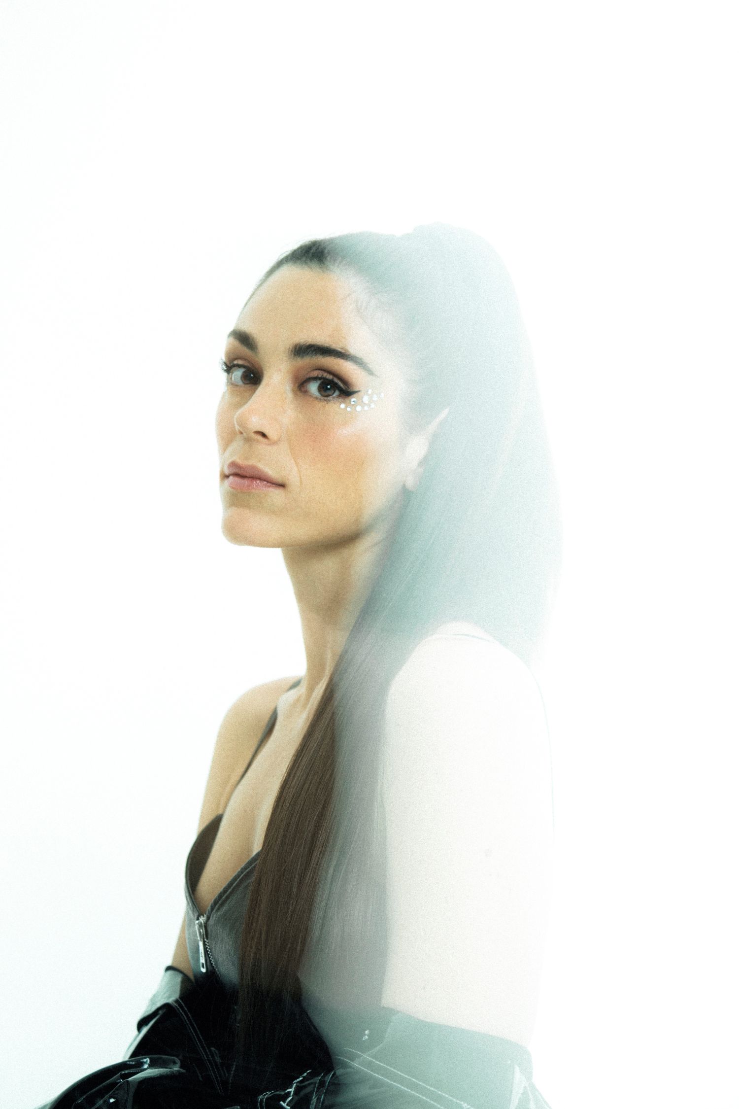 Isotta, “Minuscola”: il nuovo album dove l’artista con la musica ...