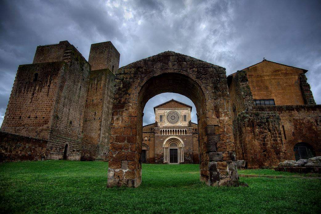 Necropoli di Tuscania: visite guidate per immergersi nello splendore e ...