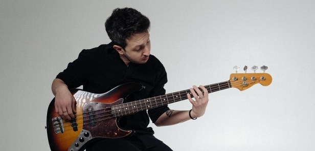 Andrea Fish, “Fianchi”: brano che racconta l’importanza del lasciarsi ...