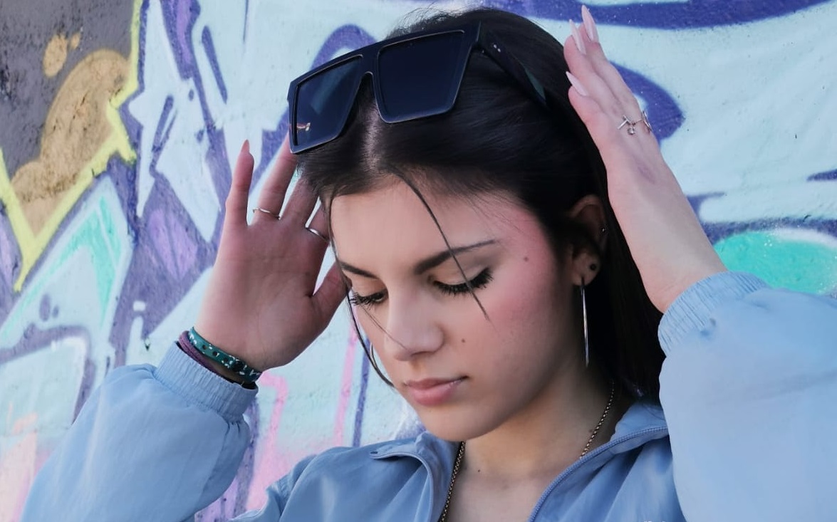 Sofia P, “SUPERTRA”: il ritorno con un nuovo trascinante brano inedito – Ottiche Parallele magazine