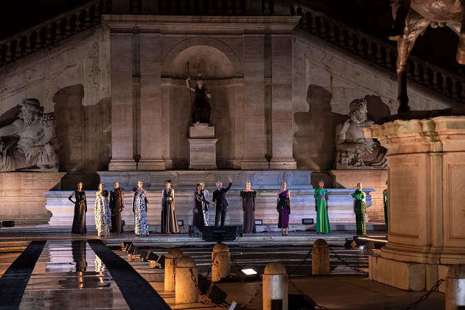 Roma: Gianni Molaro in Piazza del Campidoglio illumina la Capitale con ...