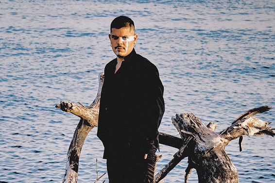 Giovanni Conelli, “Stare al mondo”: il brano è una vera celebrazione ...