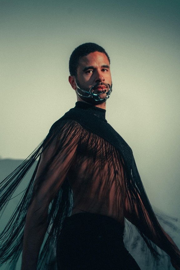 Max Francese, “Vampire”: brano dalle tonalità oscure e misteriose che ...