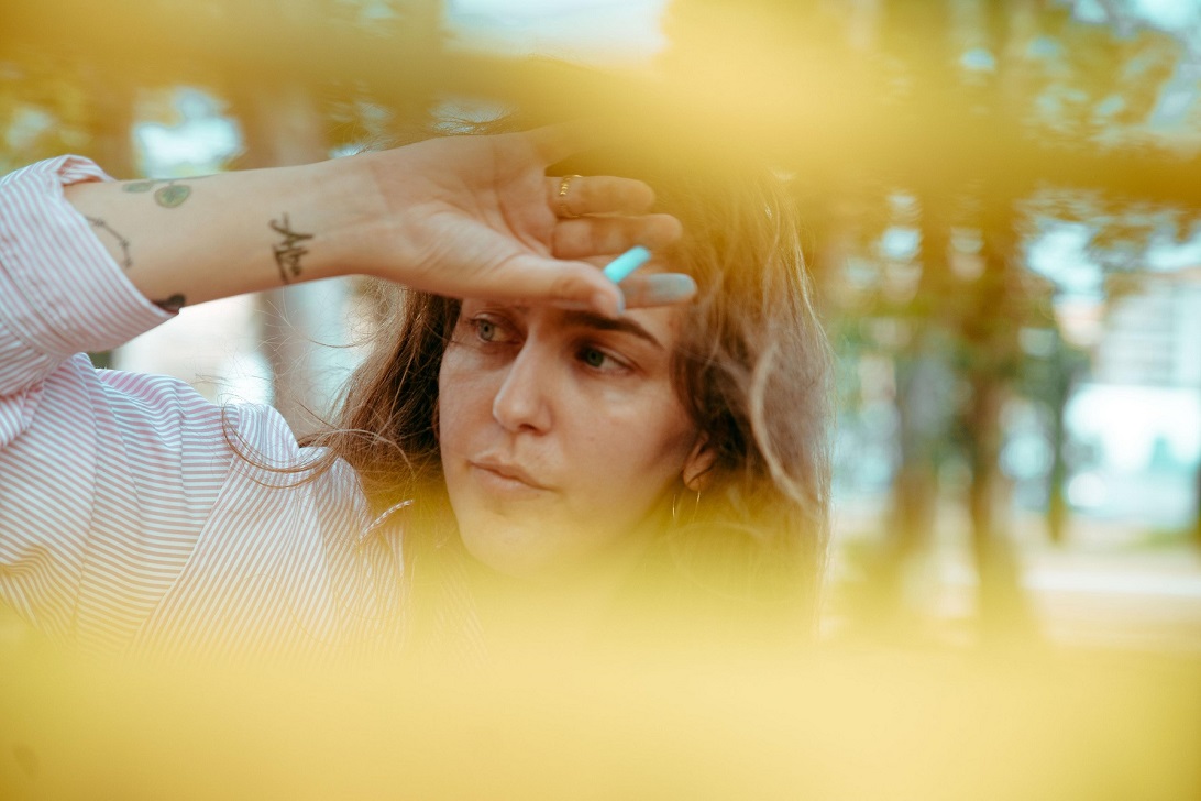 Alice Caronna, “L’uomo dei cerchi azzurri”: brano che prova a capire ...