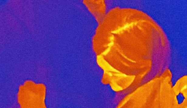 Gaia Rollo, “A”: riflessione sul confronto con gli altri, un gesto che ...