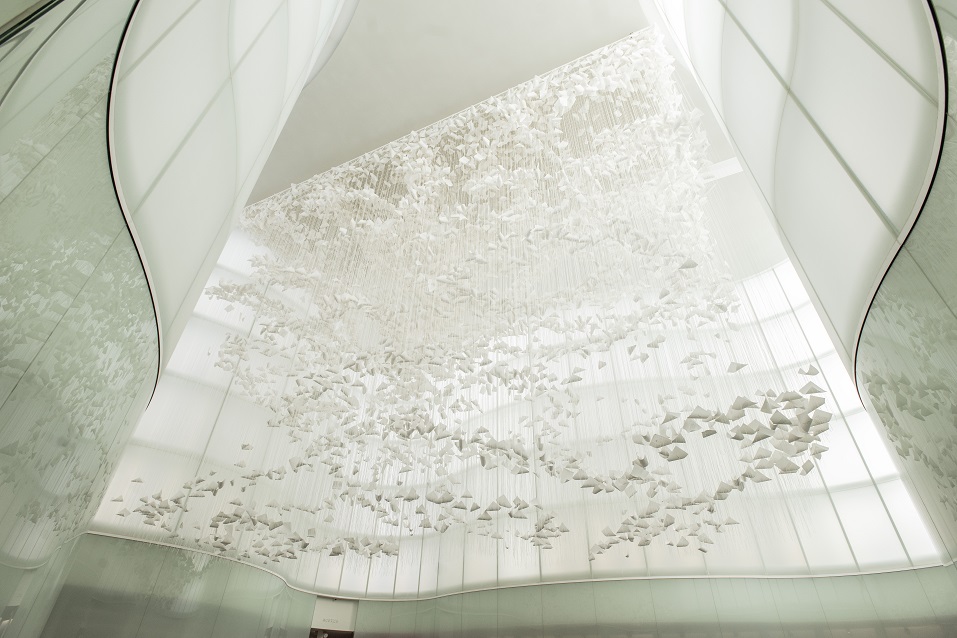 Milano: “The Moment the Snow Melts”, l’installazione di Chiharu Shiota ...
