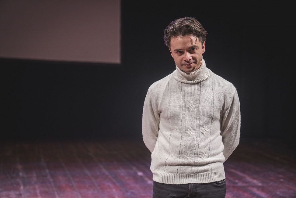 “Vado a vivere con Me” con Jonathan Canini: da domani su RaiPlay lo ...